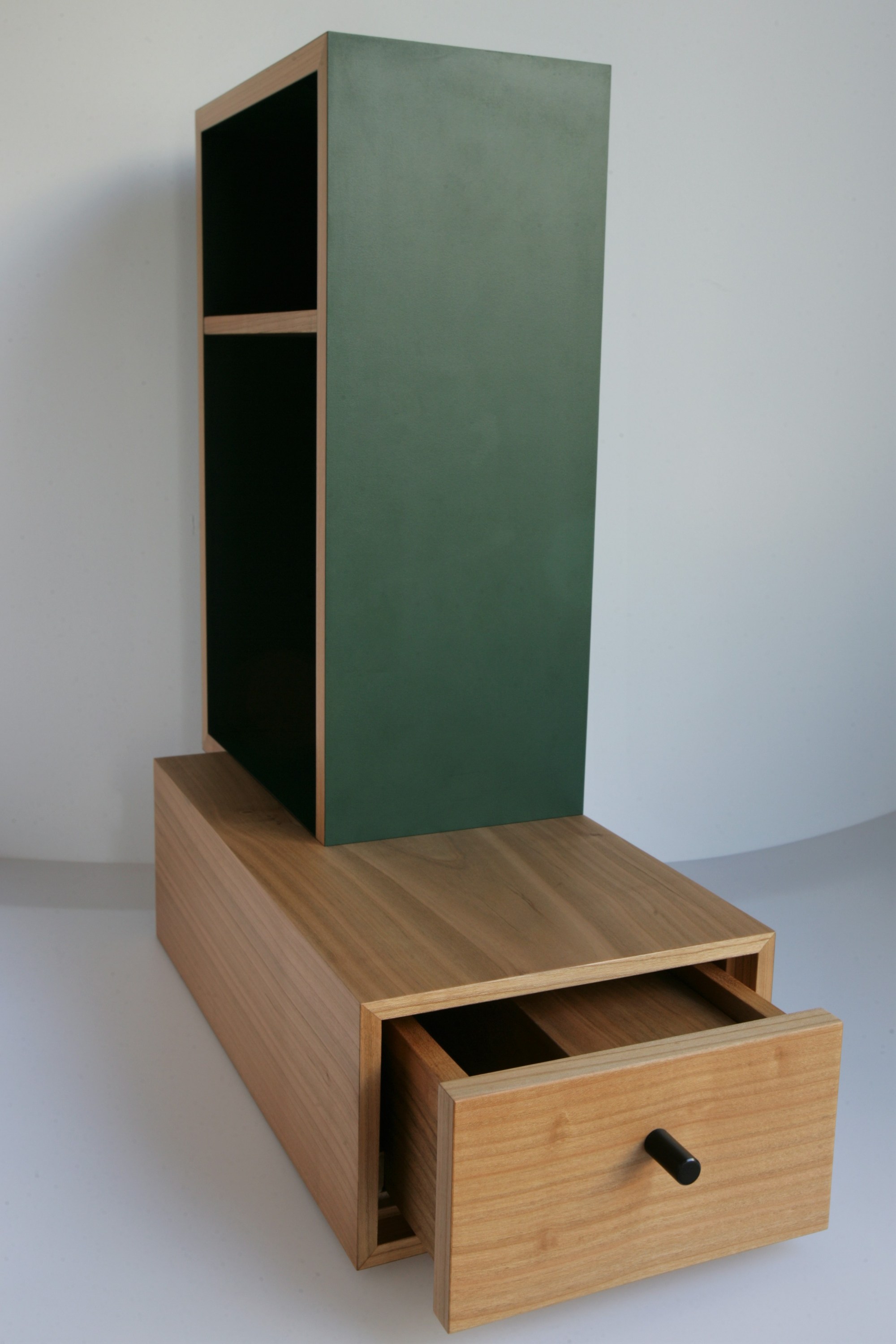 Tea cabinet – Vanessa Horig