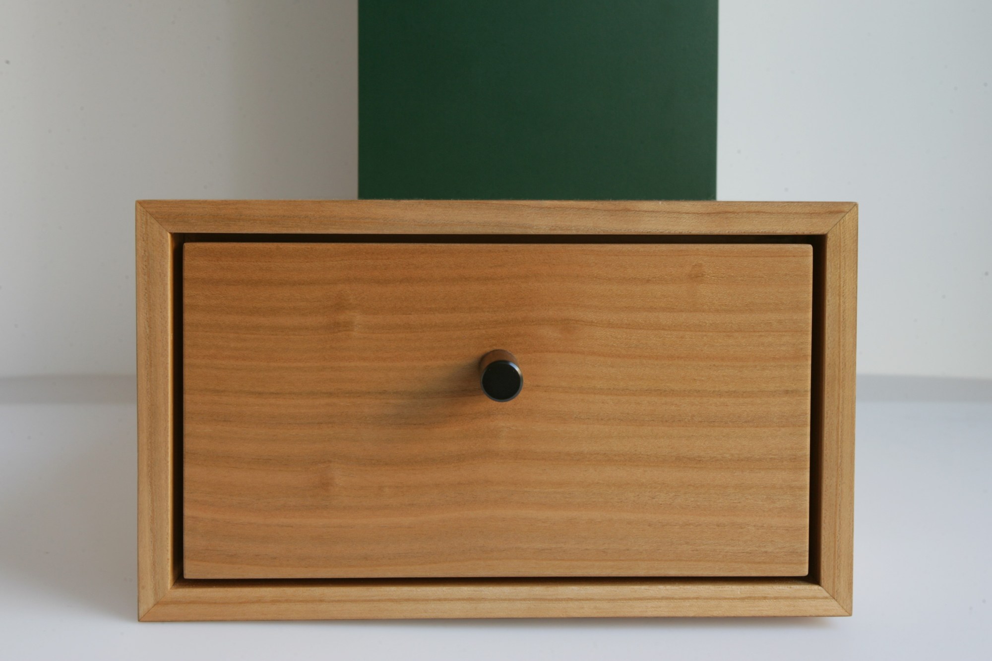 Tea cabinet – Vanessa Horig